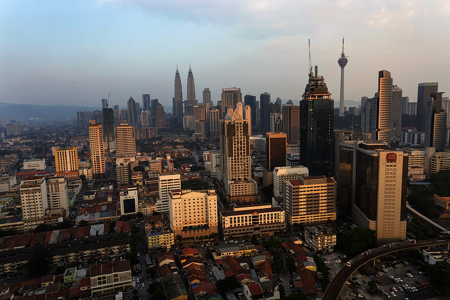 Kuala Lumpur from the infinity pool, Malezija - Popotniški blog ...
