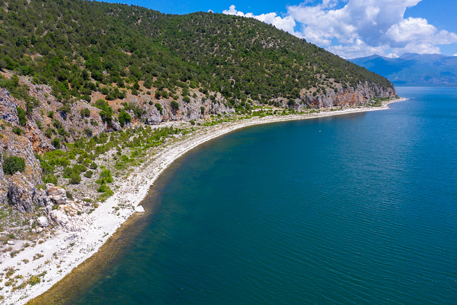 Prespansko jezero, otok Maligrad in starodavne cerkve, Albanija ...
