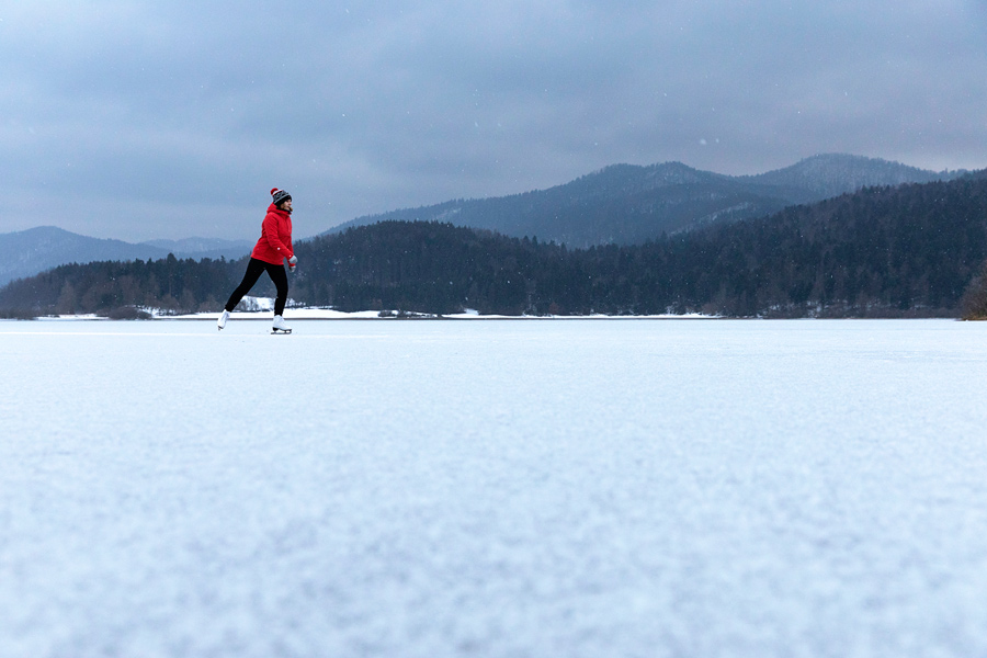 Zamrznjeno Cerkniško jezero in drsanje v naravi - Popotniški blog ...